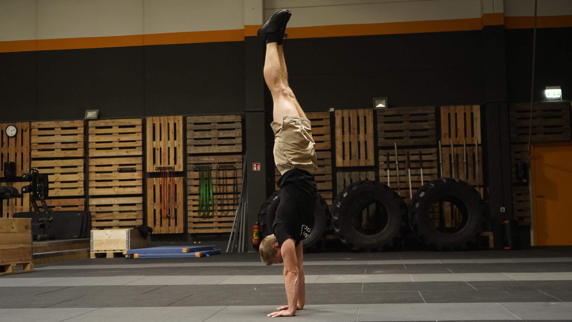 Handstand lernen mit Coach Zimo – Schritt für Schritt ans Ziel